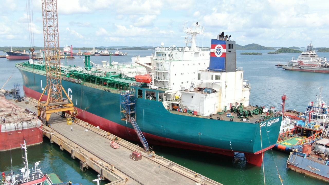 GAS TANKER